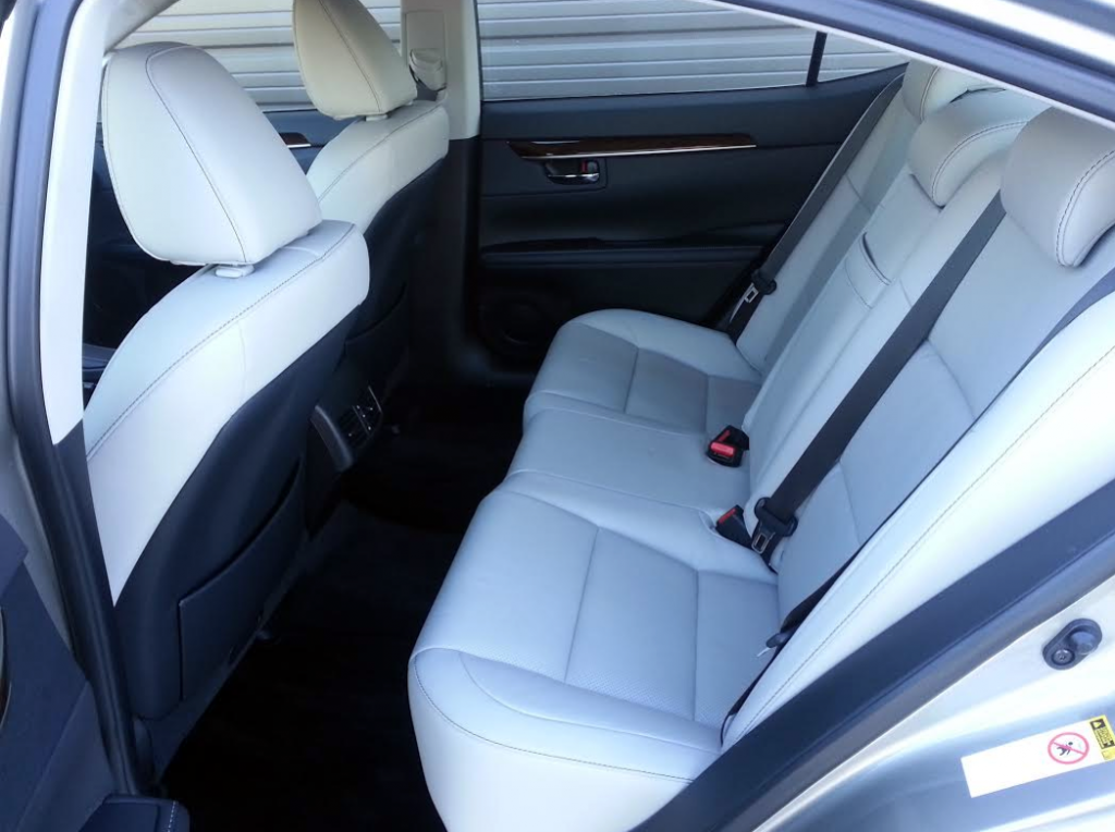 Test Drive: 2015 Lexus ES 350 | The Daily Drive | Consumer Guide®