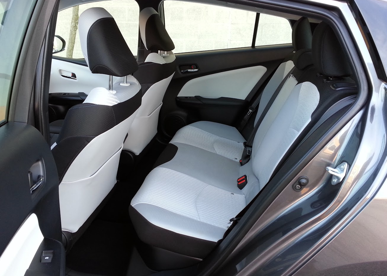 Test Drive: 2016 Toyota Prius | The Daily Drive | Consumer Guide®