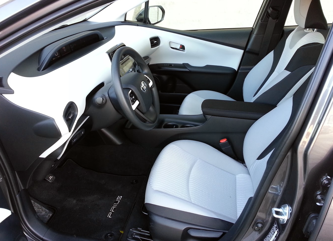 Test Drive: 2016 Toyota Prius | The Daily Drive | Consumer Guide®