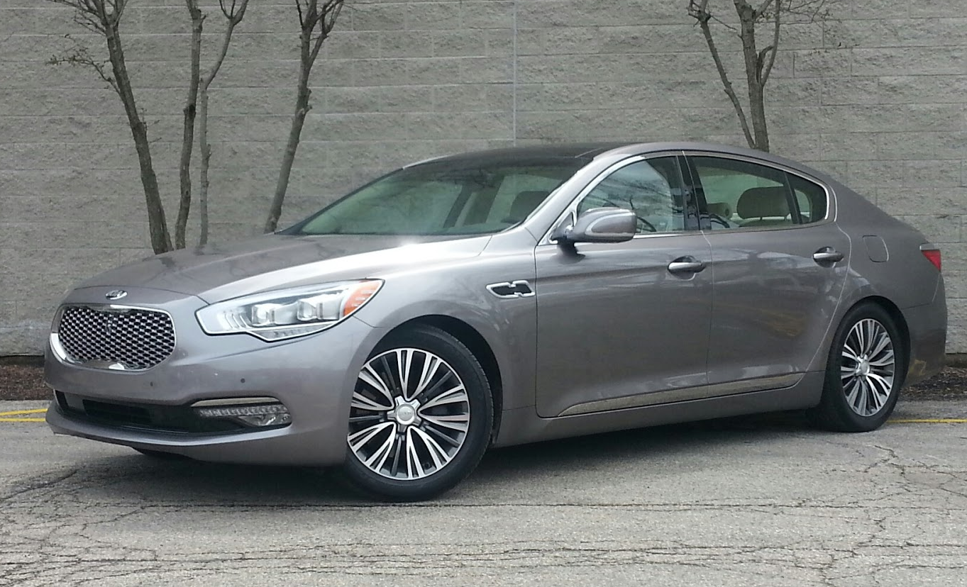 Test Drive: 2016 Kia K900 V6 | The Daily Drive | Consumer Guide®