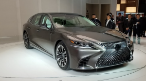 2017 Detroit Auto Show: 2018 Lexus LS | The Daily Drive | Consumer ...