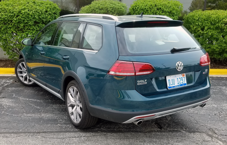 Test Drive: 2018 Volkswagen Golf Alltrack | The Daily Drive | Consumer ...