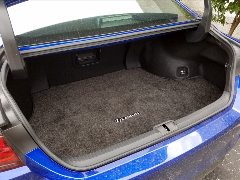 Test Drive: 2019 Lexus ES 350 F Sport | The Daily Drive | Consumer Guide®