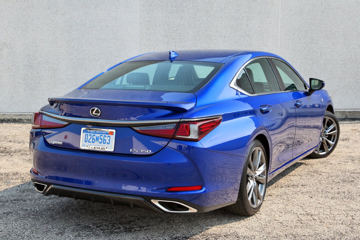 Test Drive: 2019 Lexus ES 350 F Sport | The Daily Drive | Consumer Guide®