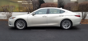 Test Drive: 2019 Lexus ES 300h | The Daily Drive | Consumer Guide®