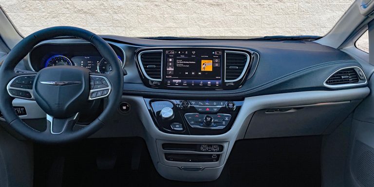 Chrysler Pacifica Road Tripper: 5 Cool Things | The Daily Drive ...