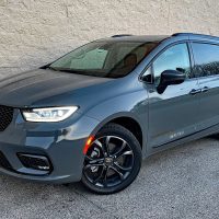 Chrysler Pacifica Road Tripper: 5 Cool Things | The Daily Drive ...