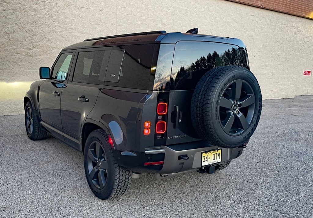 2024 Land Rover Defender 110 X-Dynamic SE: 5 Cool Things | The Daily ...