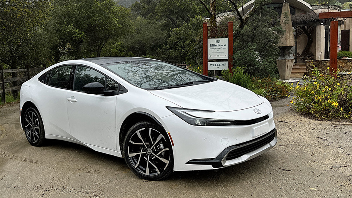 First Spin: 2023 Toyota Prius Prime | The Daily Drive | Consumer Guide®