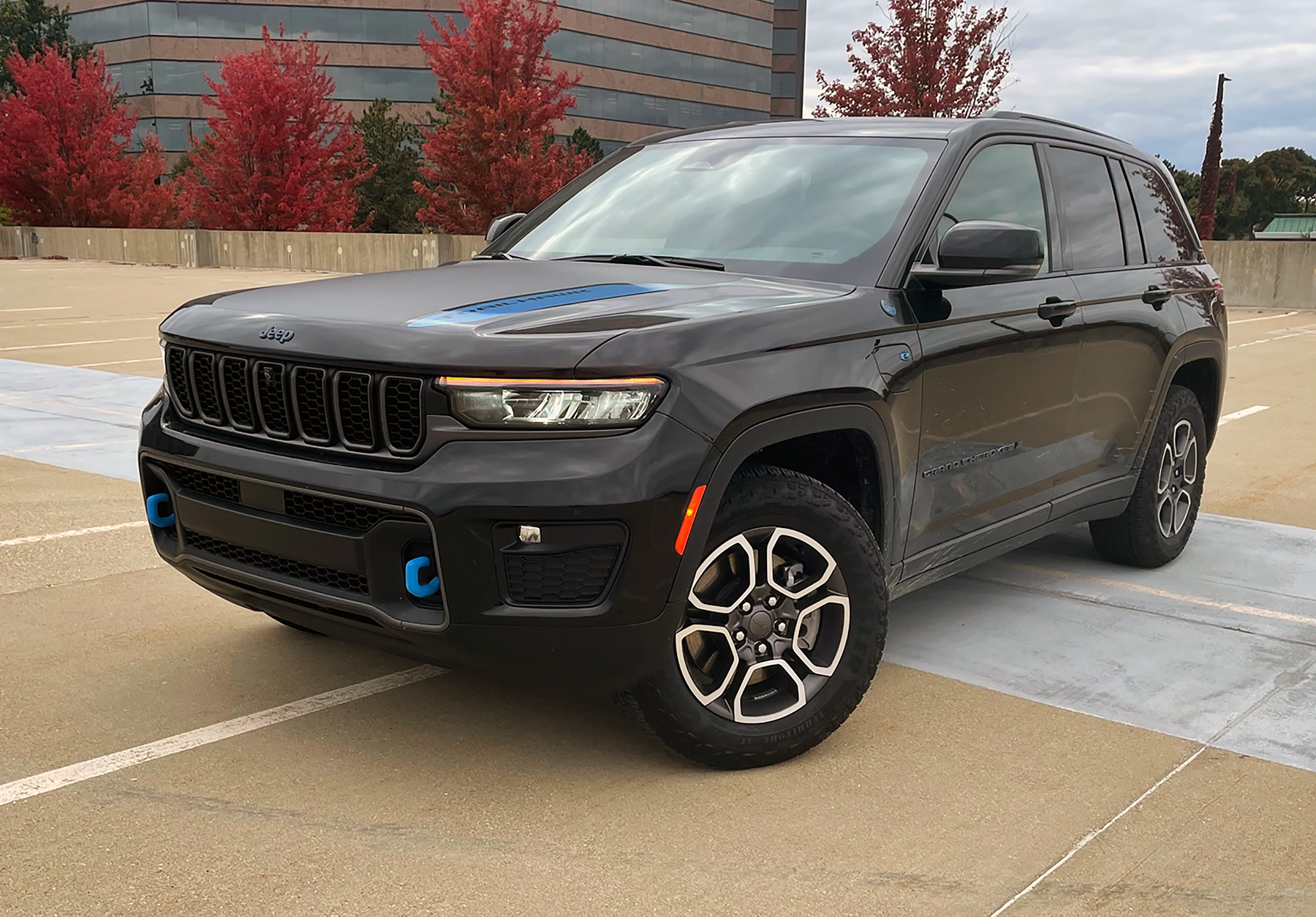 2022 Jeep Grand Cherokee Trailhawk 4Xe: Review, Prices, and Specs | The ...
